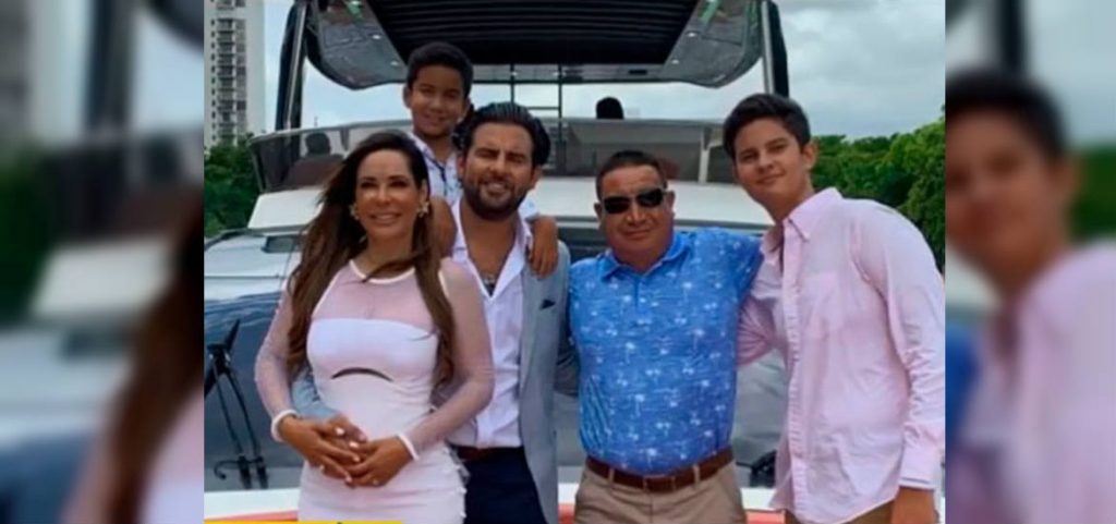Gerardo Bazúa se casó con una mujer 20 años mayor - Revista Caras