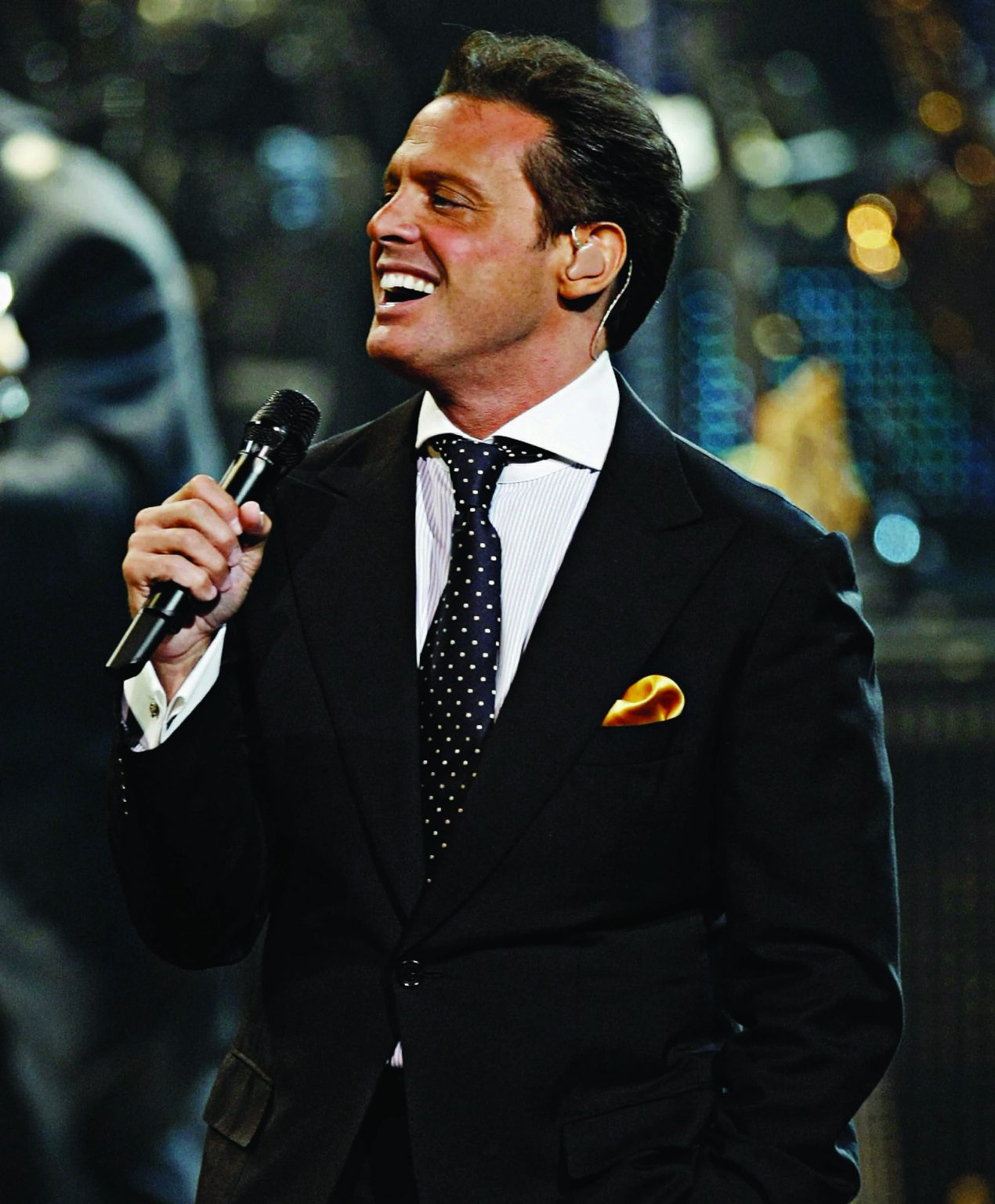 Los looks icónicos de Luis Miguel
