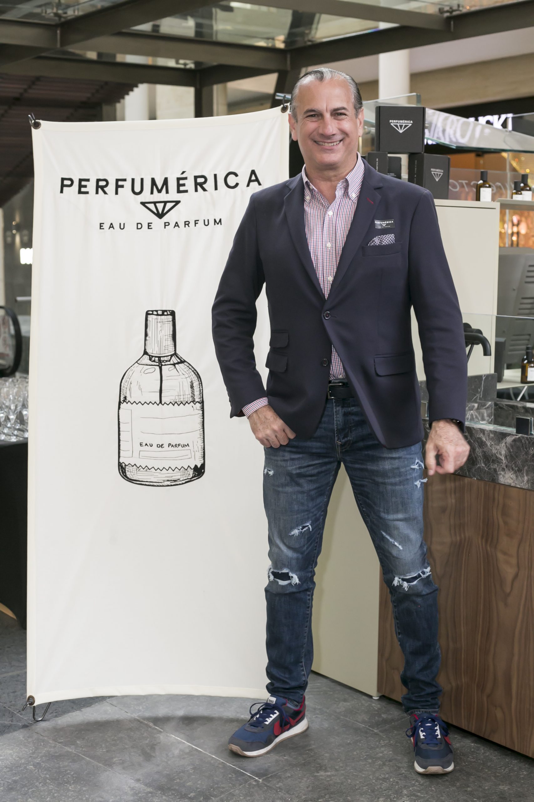 Gerardo Pérez Rojas nos platica acerca de su proyecto Perfumérica