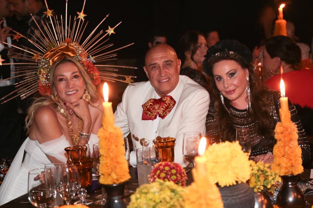 Paola Saad y Rodrigo Ripstein asisten al décimo aniversario de Livanna